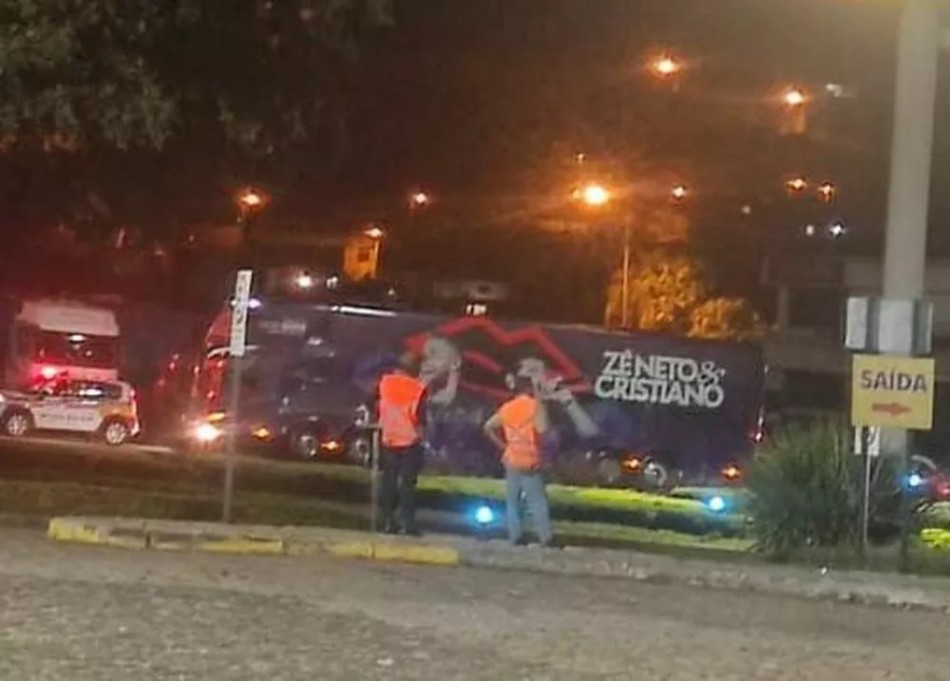Show da dupla Zé Neto e Cristiano é cancelado, e ônibus com a banda sai ... Show da dupla Zé Neto e Cristiano é cancelado, e ônibus com a banda sai ...