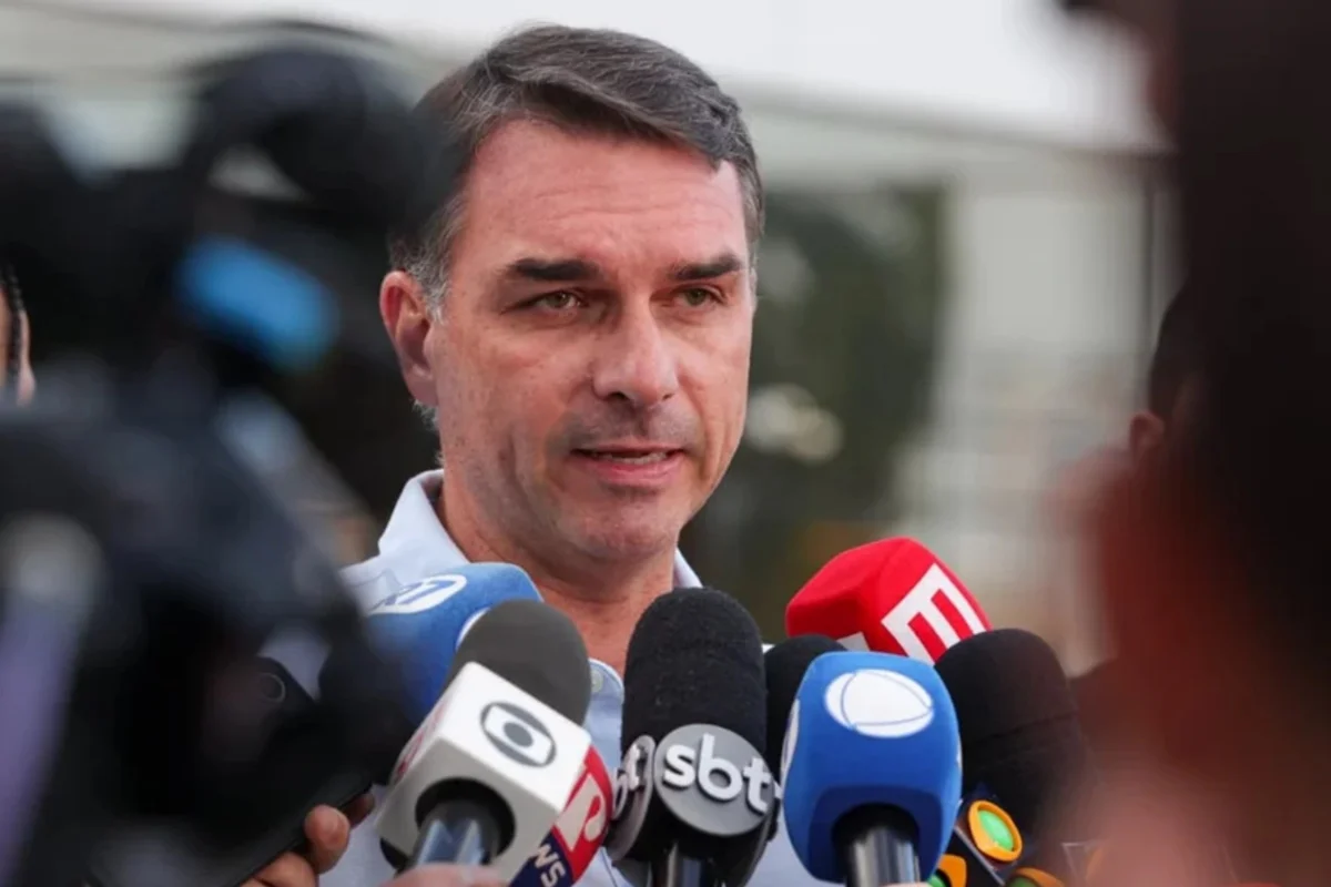 Prisão de Alexandre Ramagem nos EUA testa relação entre Flávio ...