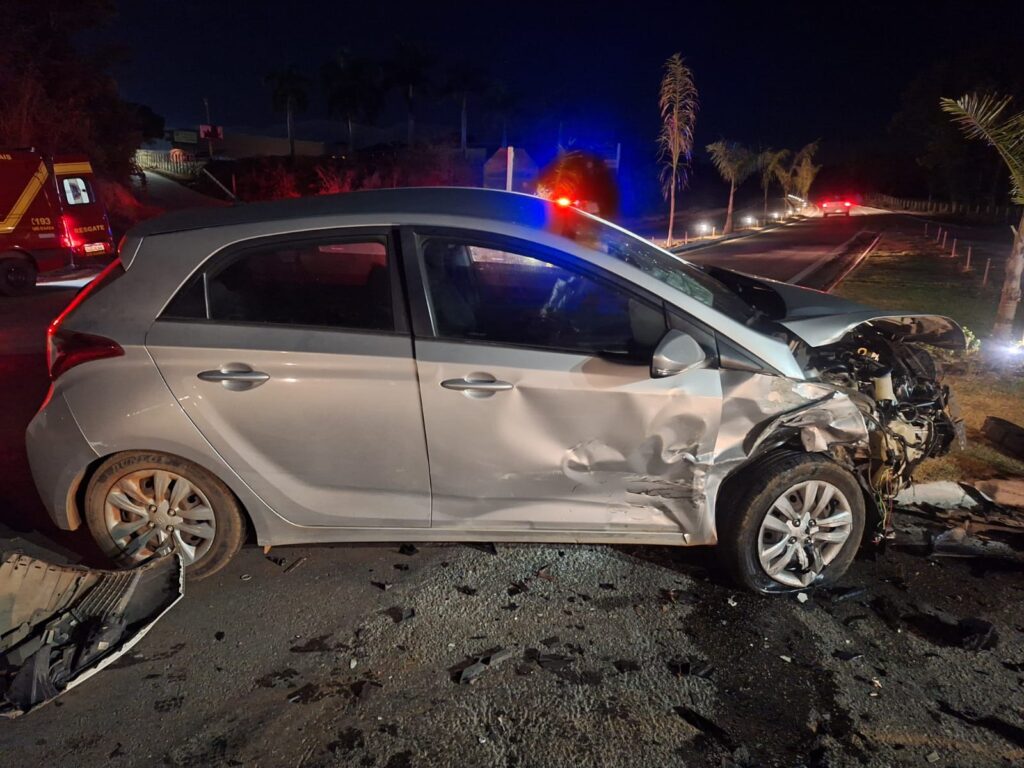 Motorista embriagado é preso após acidente entre dois carros na MG-060 ...